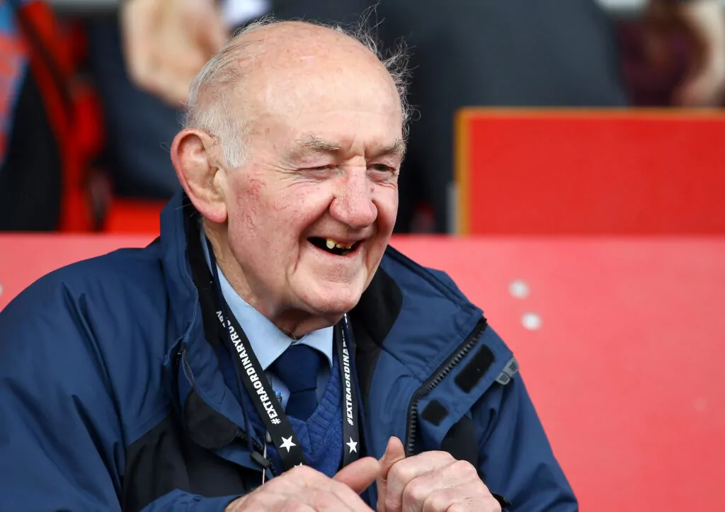 Warriors pay tribute to Ray French MBE - Wigan Warriors