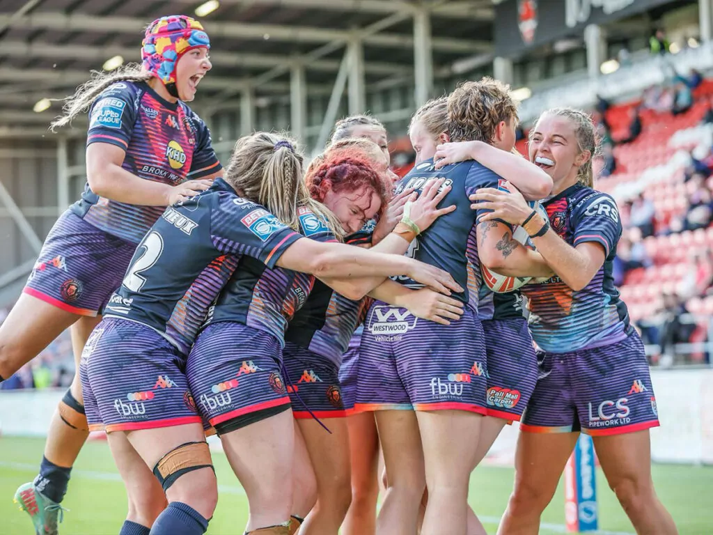 Women win League Leaders' Shield at St. Helens - Wigan Warriors
